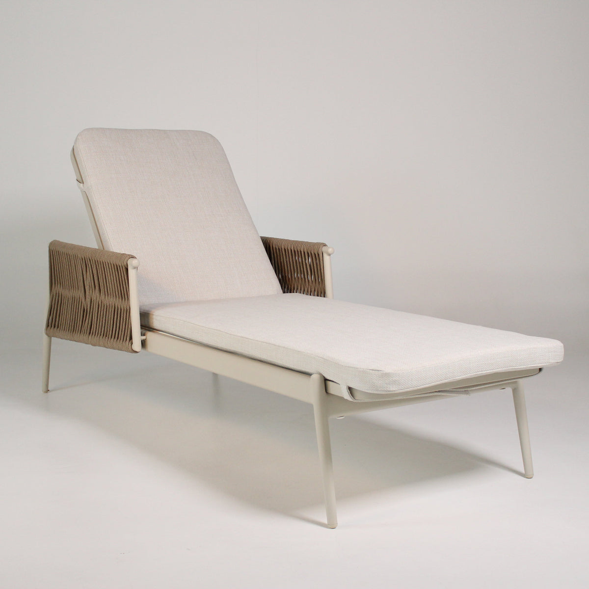 TANGO SUN LOUNGER IVORY NATURAL – Grass it up