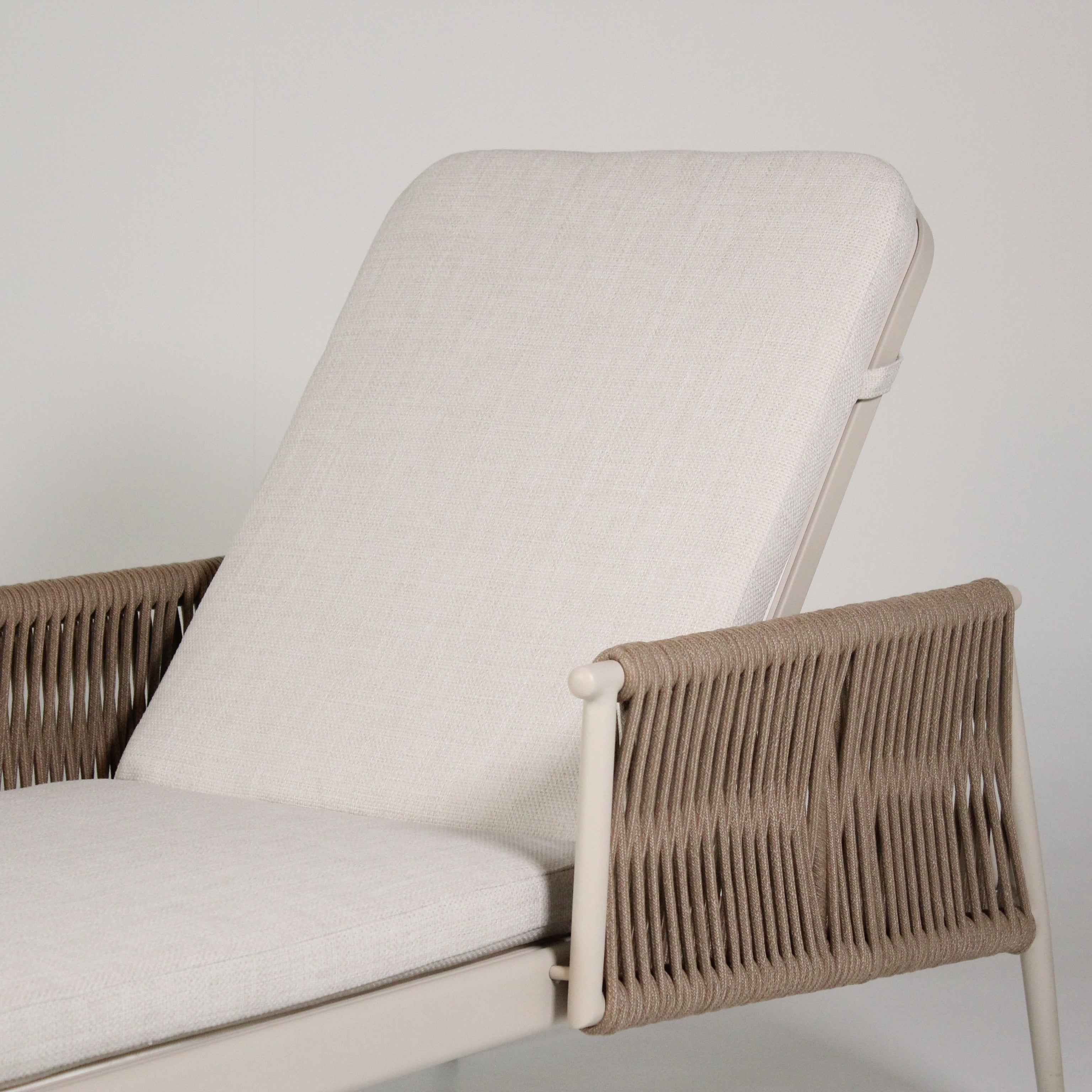 TANGO SUN LOUNGER IVORY NATURAL – Grass it up